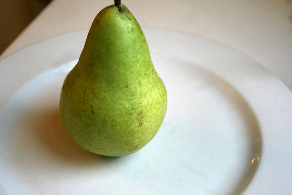 An Easy Way to Tell If a Pear Is Ripe or Not