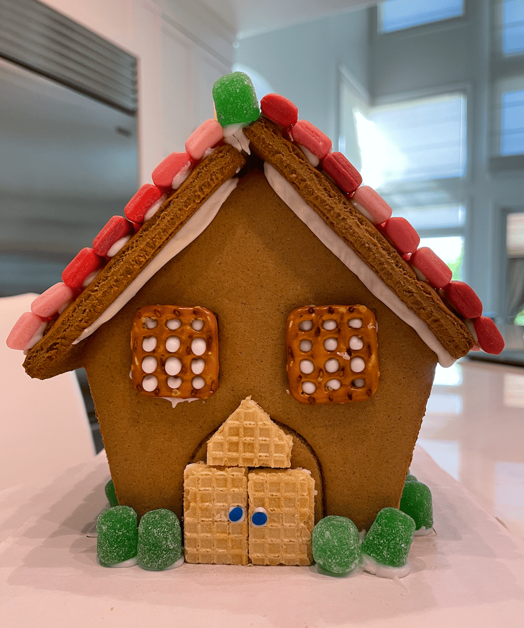 How to Decorate the Ultimate Gingerbread House in 6 Steps