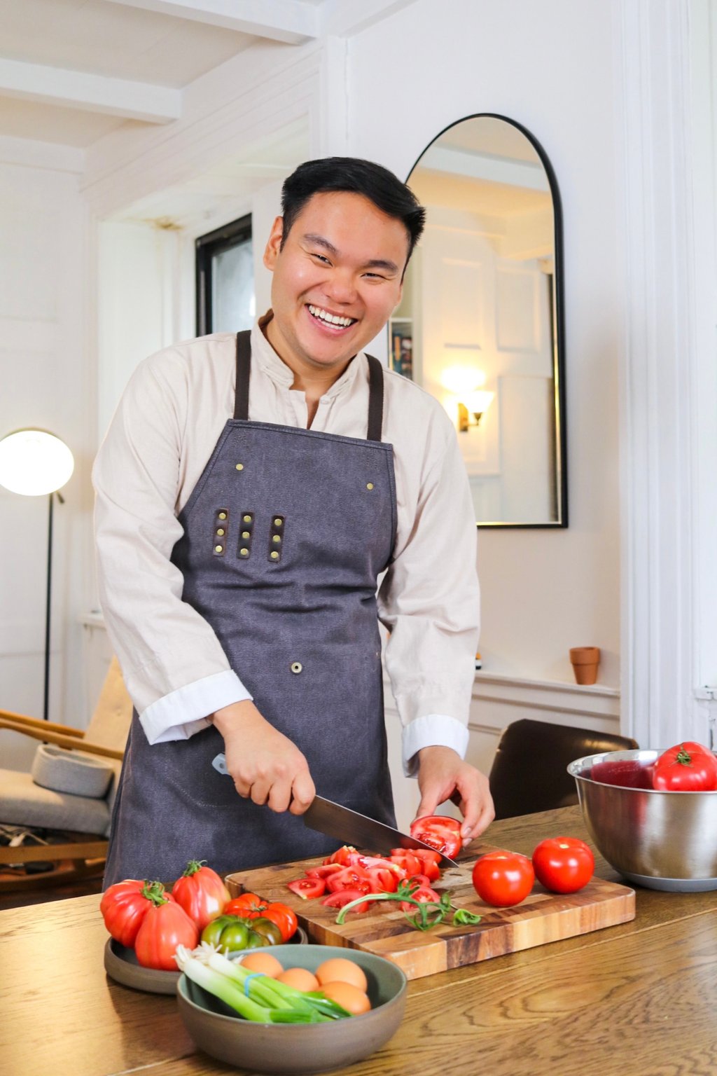 Yiming Lin Cooks For Strangers & It’s The Most Heartwarming Thing Ever