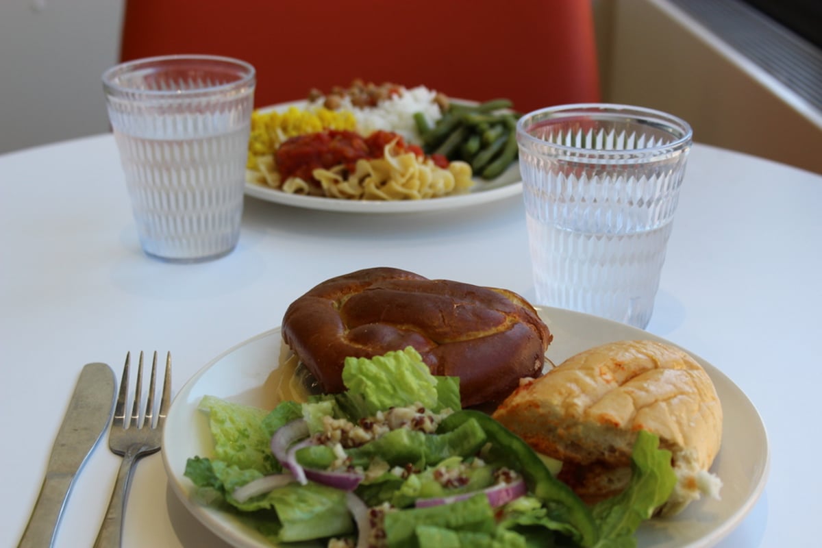 The Pros and Cons of UConn's New Putnam Dining Hall