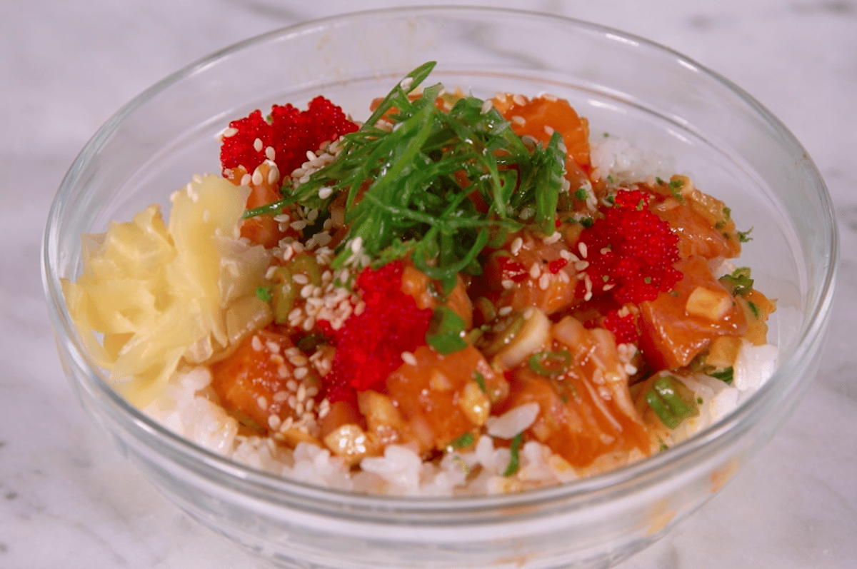 How to Make a Poke Bowl at Home