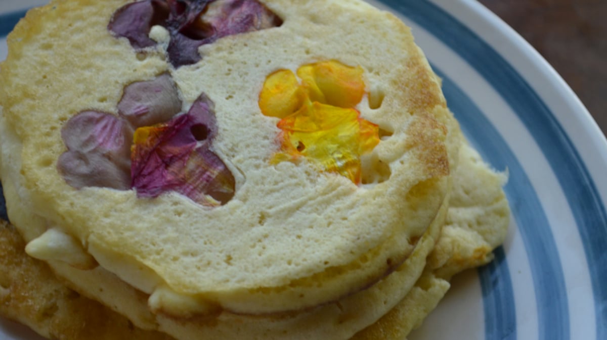 How to Cook Pancakes With Edible Flowers in the Batter