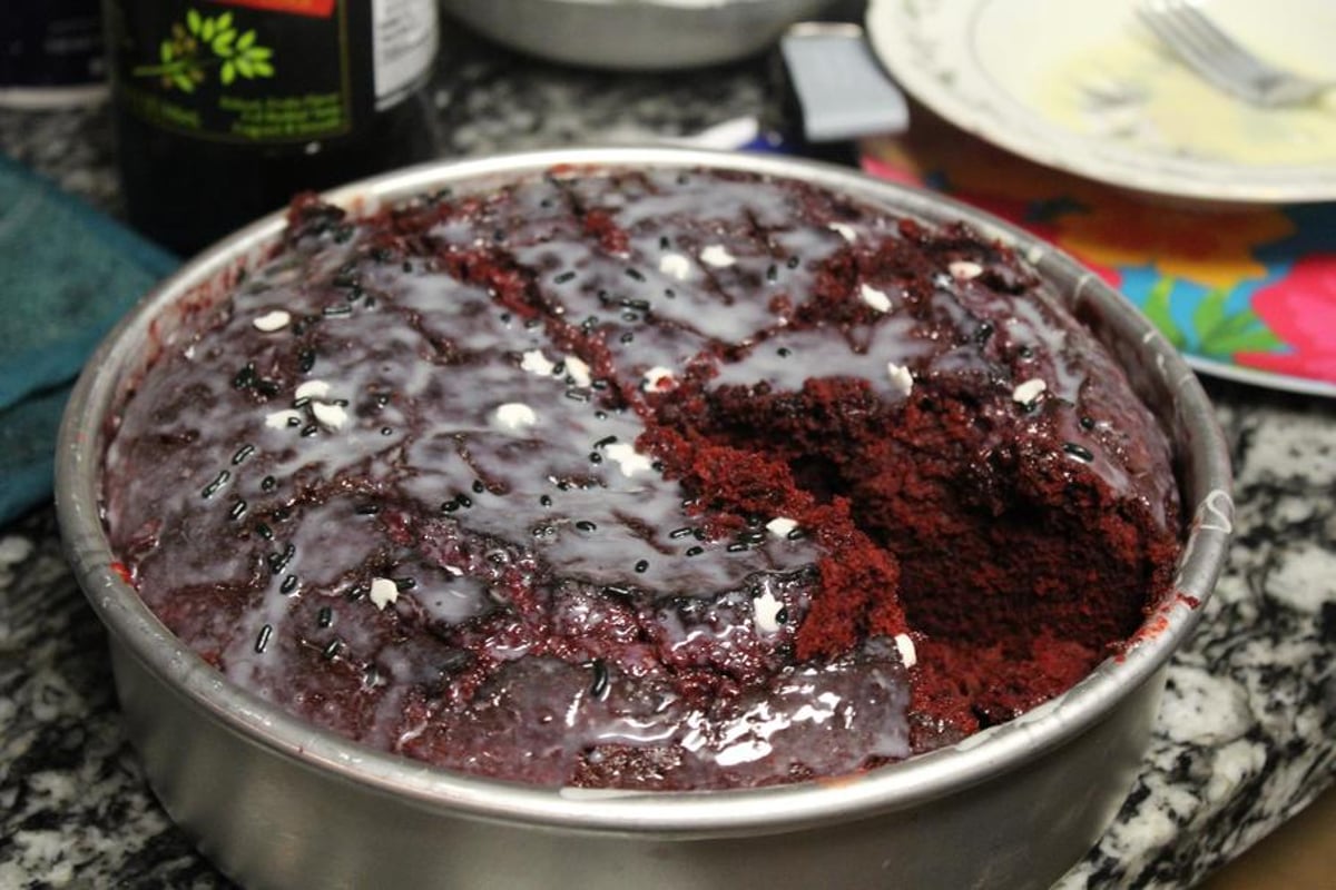 5-Ingredient Red Velvet Brownie Cake Recipe That's Super Chocolaty