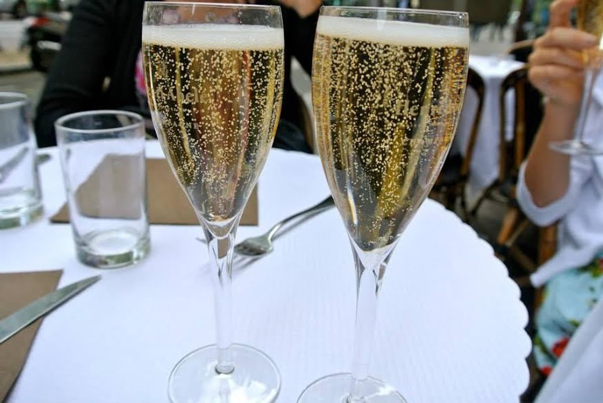 Yes, There's a Difference Between Champagne vs Sparkling Wine