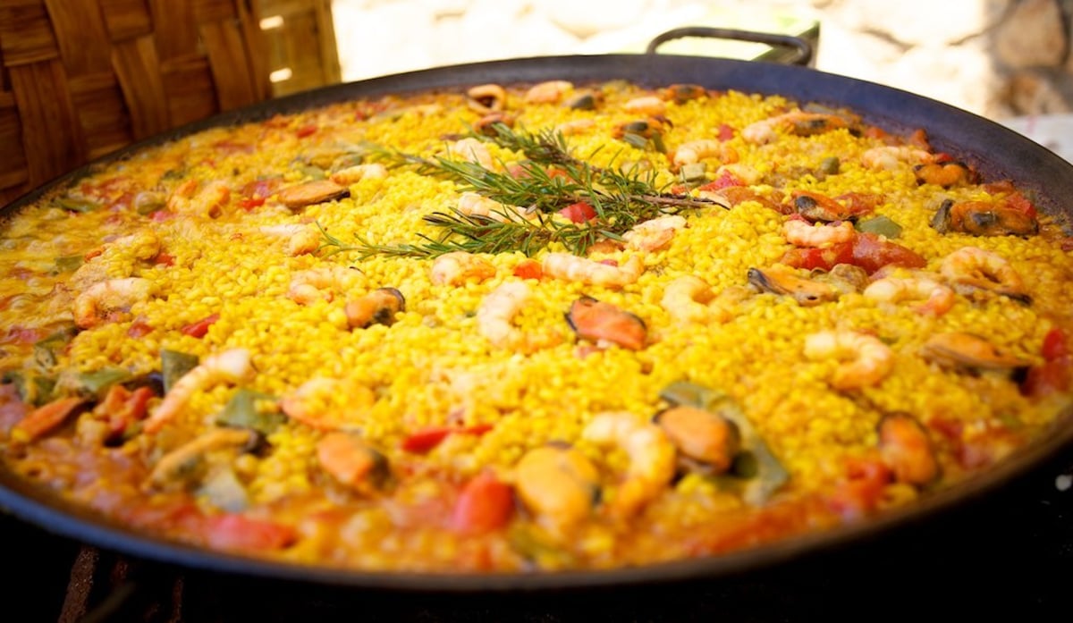 How Authentic Paella Is Made and What Ingredients it Uses