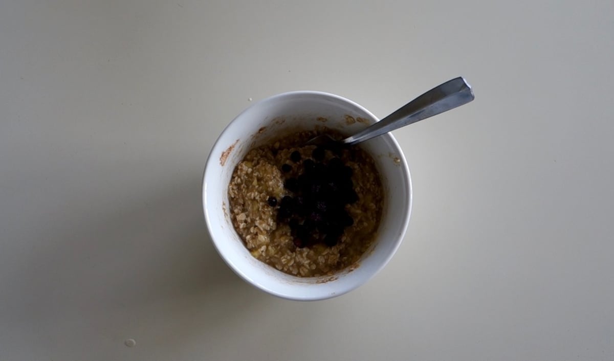 This 3-Minute Oatmeal Recipe Is Easy and Delicious