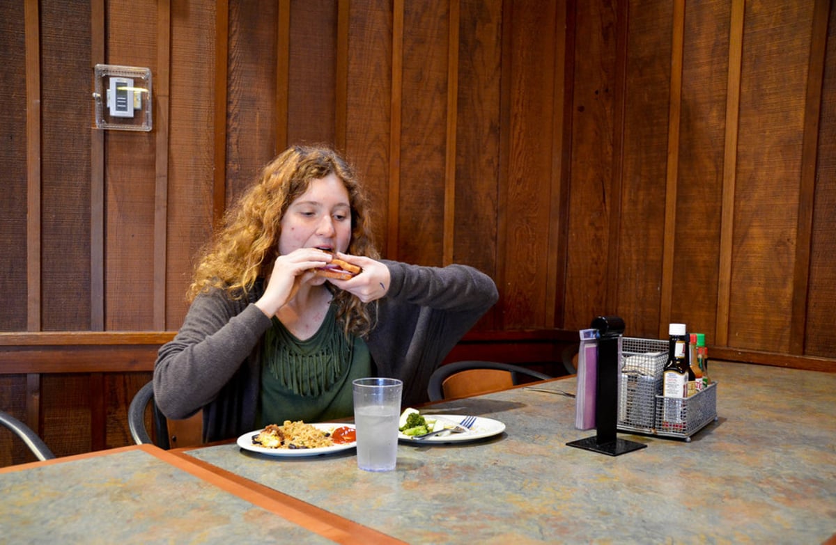 Should You Eat Alone?