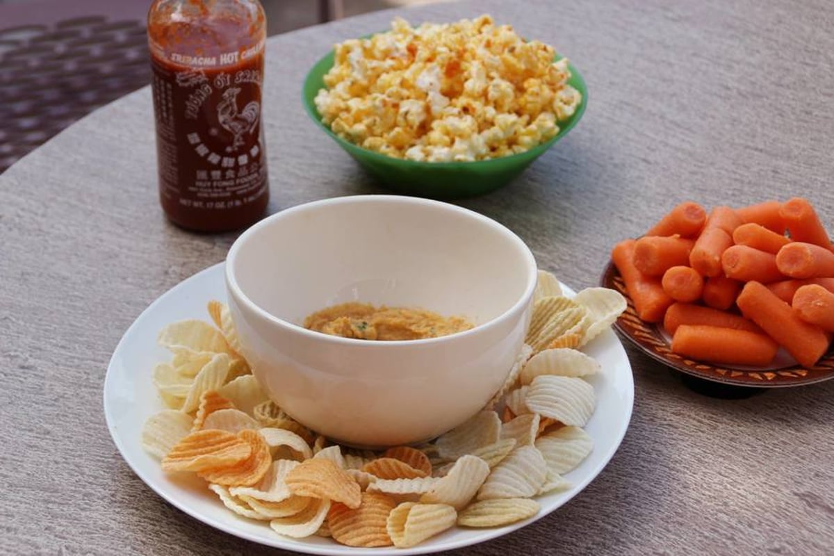 The 6 Best Snacks for People that Love Sriracha