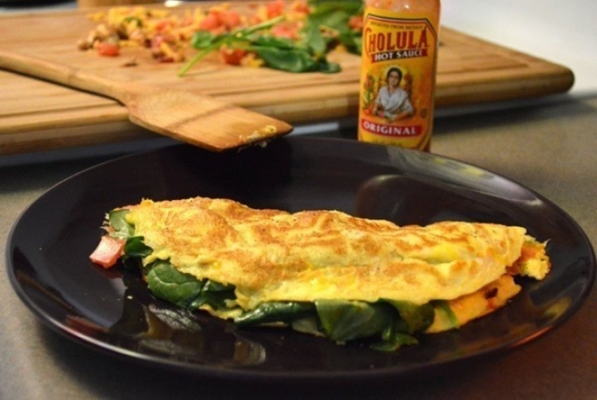 How to Make DIY Omelettes from the Salad Bar