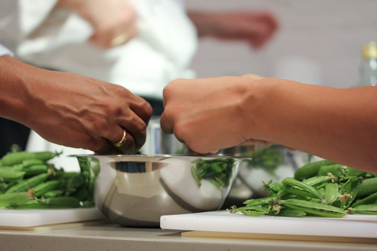 5 Creative Dinner Ideas to Shake Up Your Date Night In