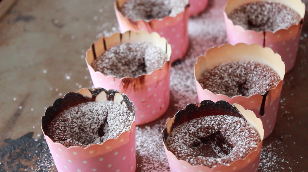 How to Make Mini Molten Chocolate Cakes