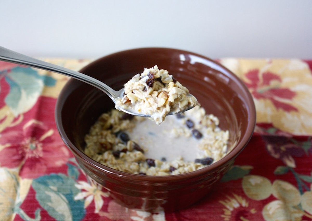 The Easiest Cinnamon Raisin Overnight Oats