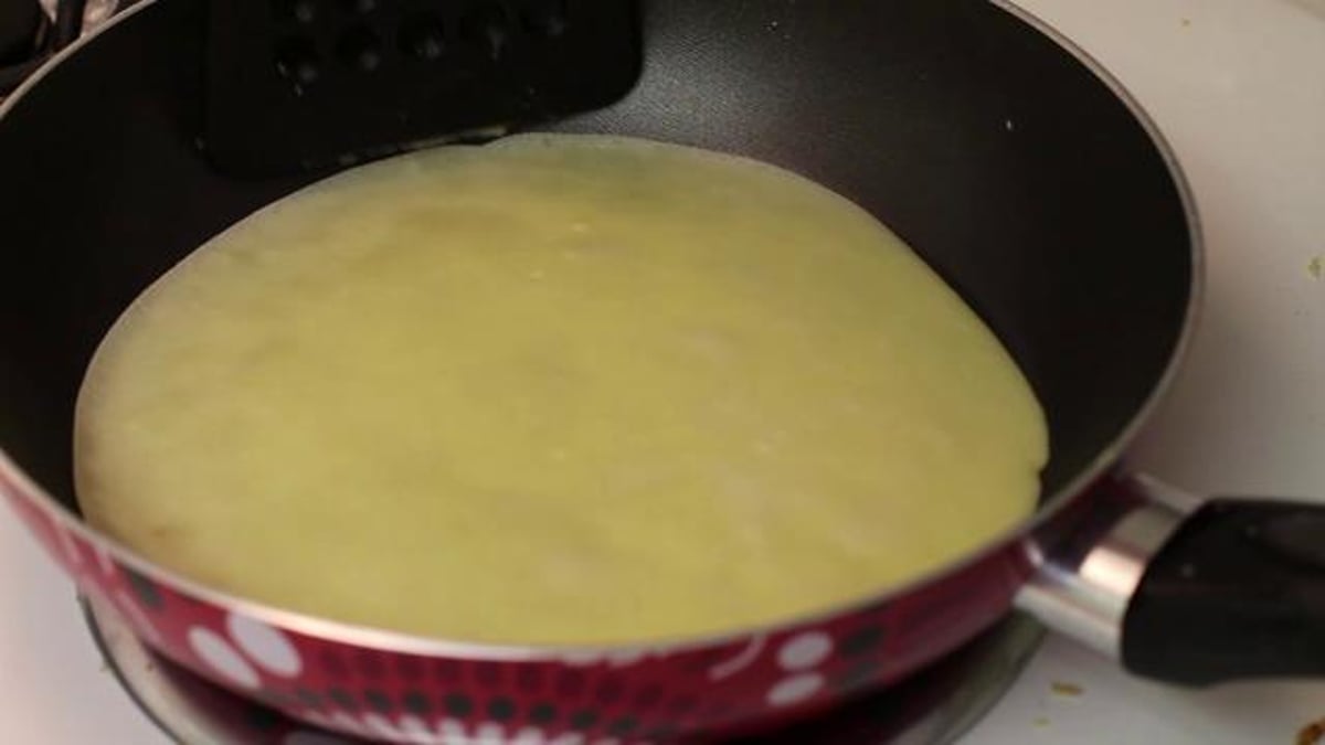 How to Flip a Crêpe