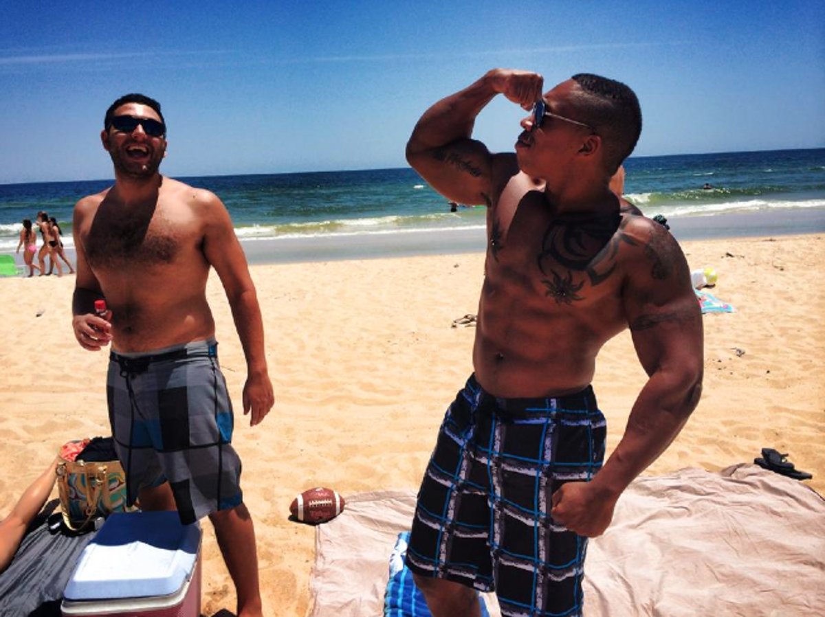 Bodybuilder Talks Military Food and Pumping Iron