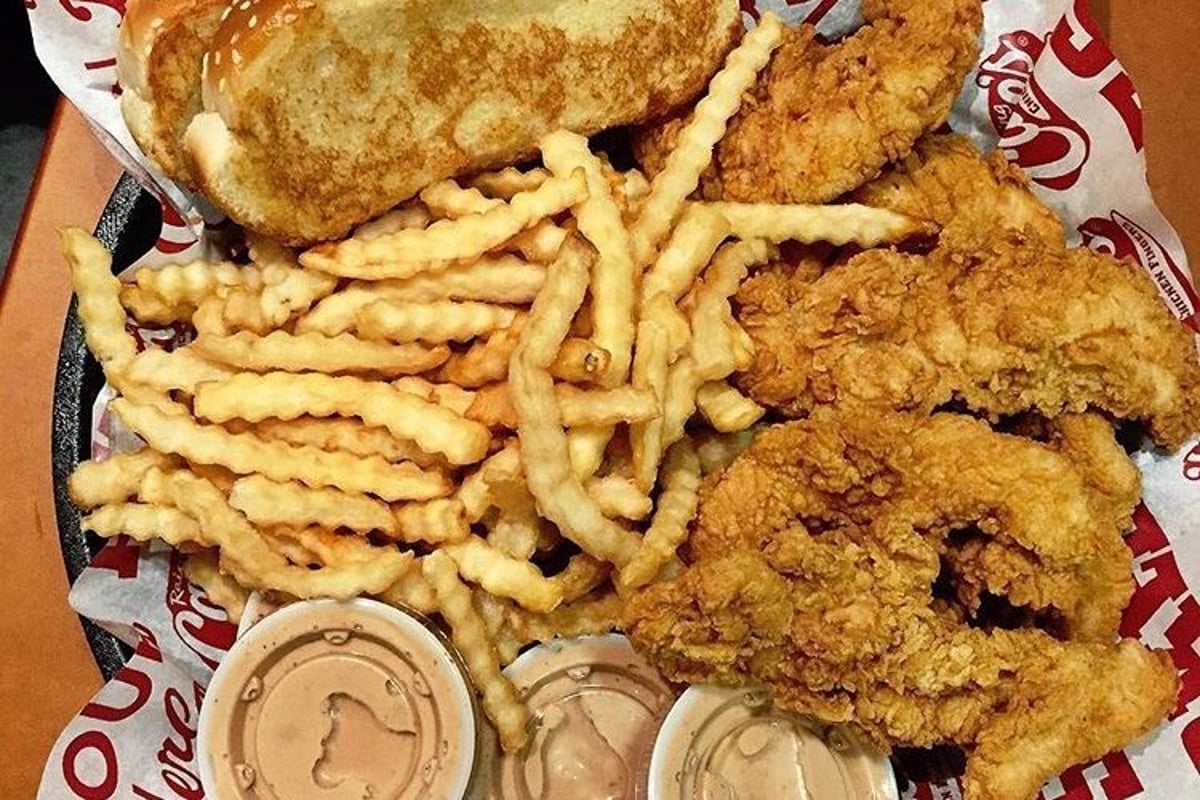 A Definite Ranking of Sticky's Finger Joint's Chicken and Sauces