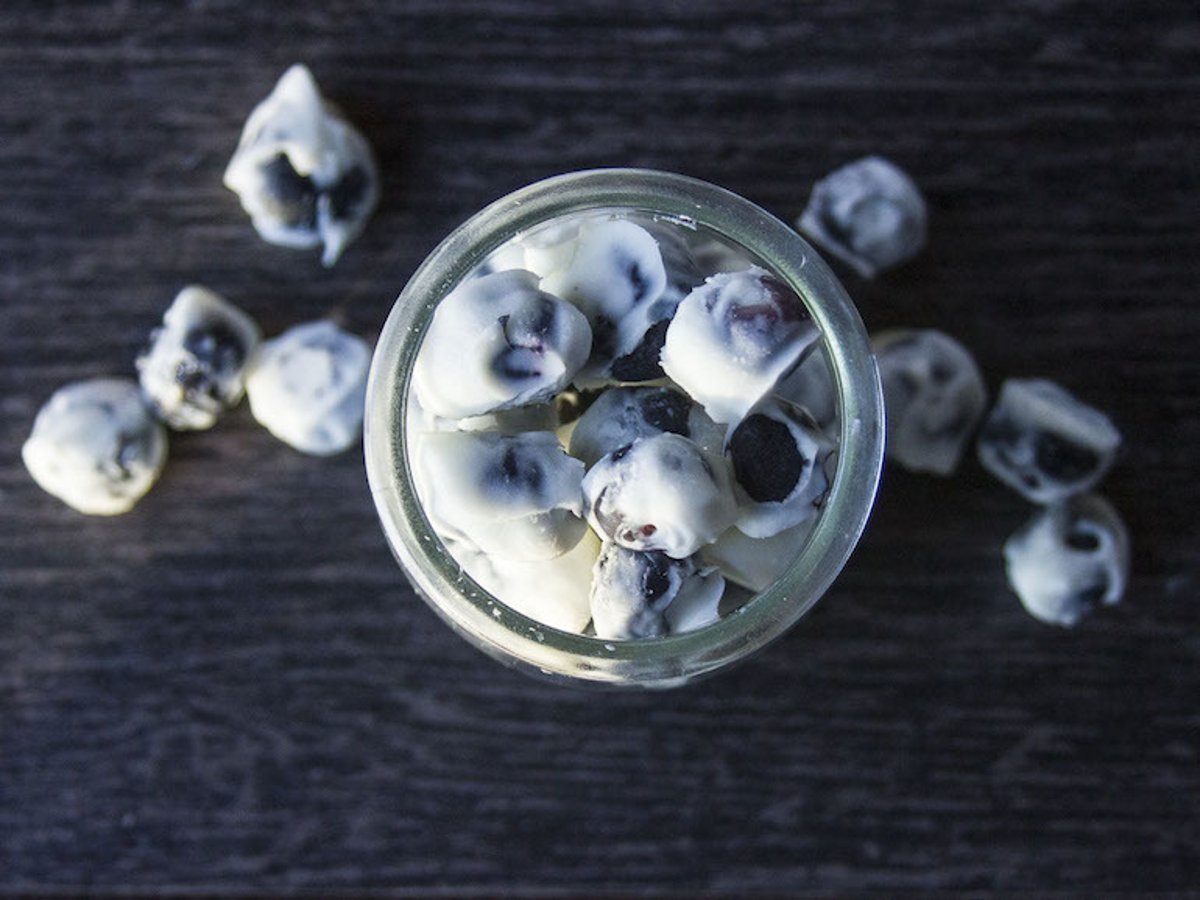 10 Epic Frozen Fruit Hacks For the Beach or Pool