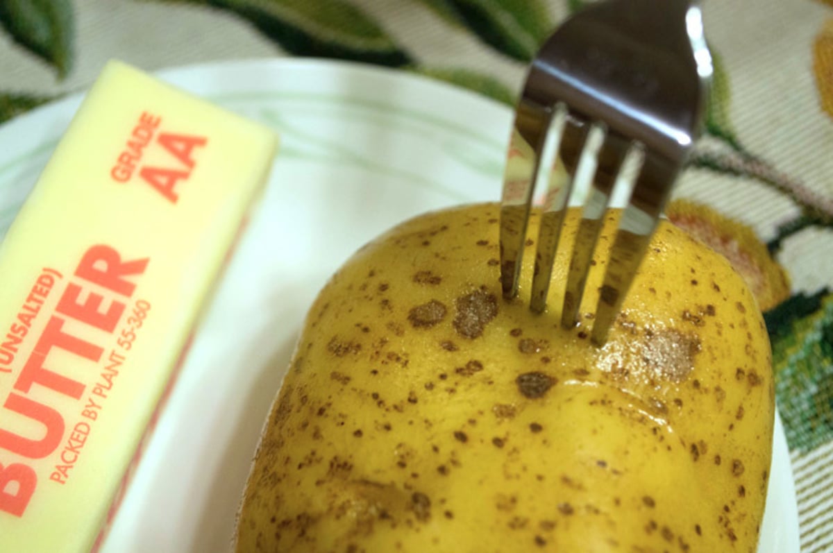 how to cook a yellow potato in the microwave