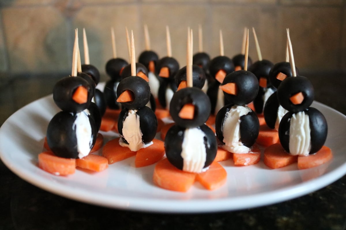 These Cream Cheese Penguins Are the Cutest Snack Ever
