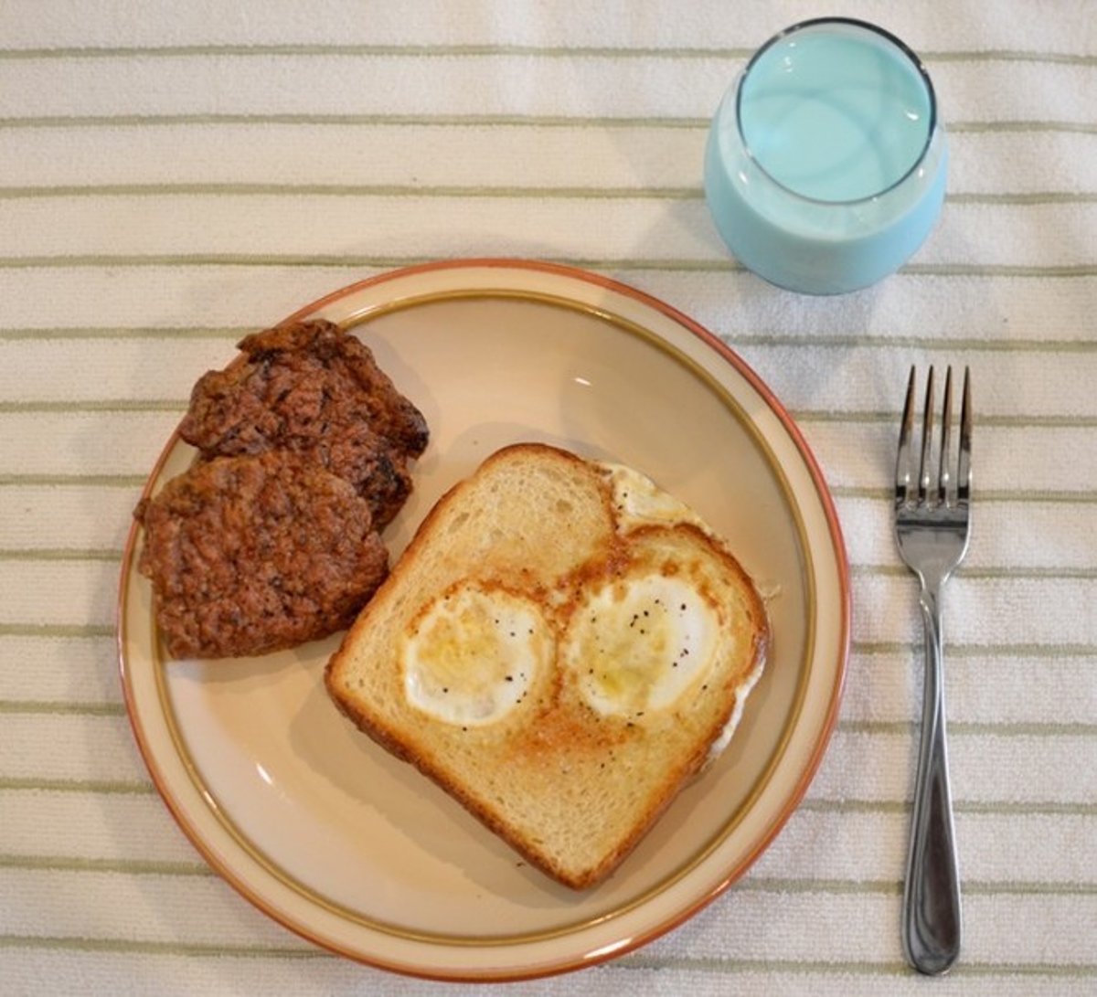 How to Make a Star Wars-Themed Toast and Blue Milk Breakfast