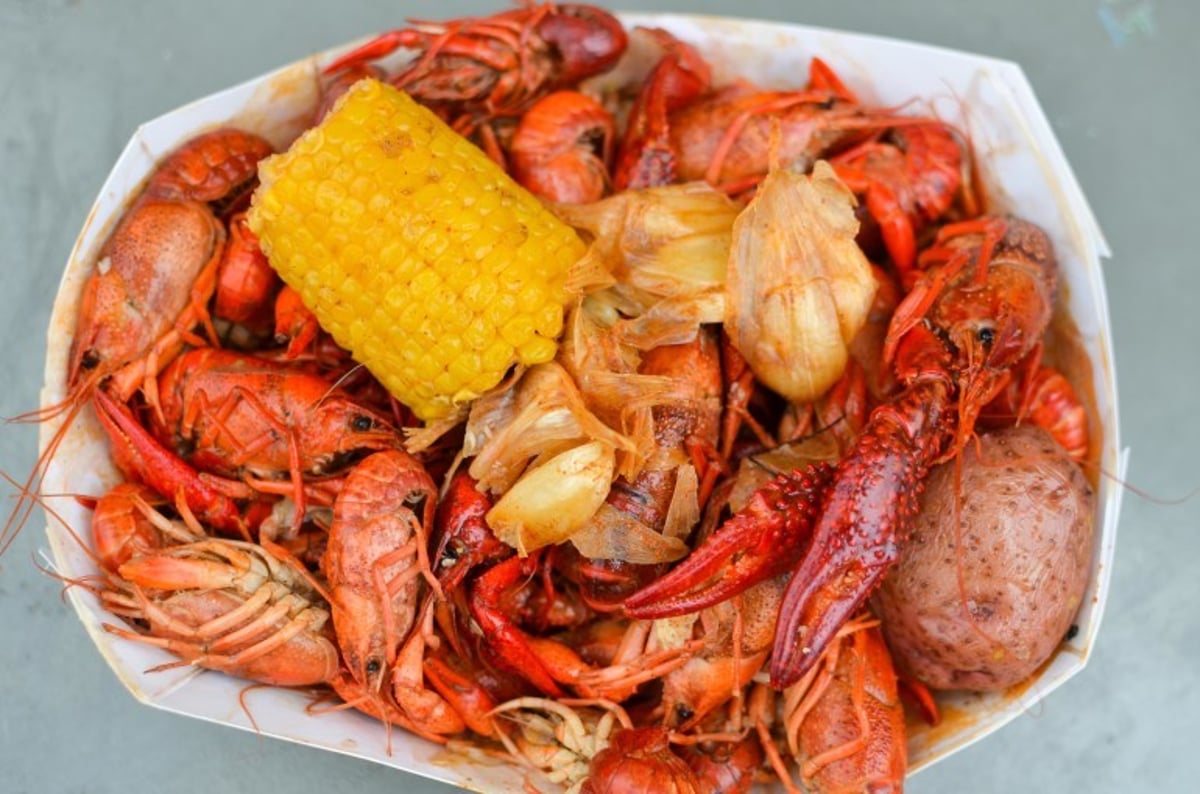 5 Easy Steps to Peel a Crawfish Like a New Orleans Native
