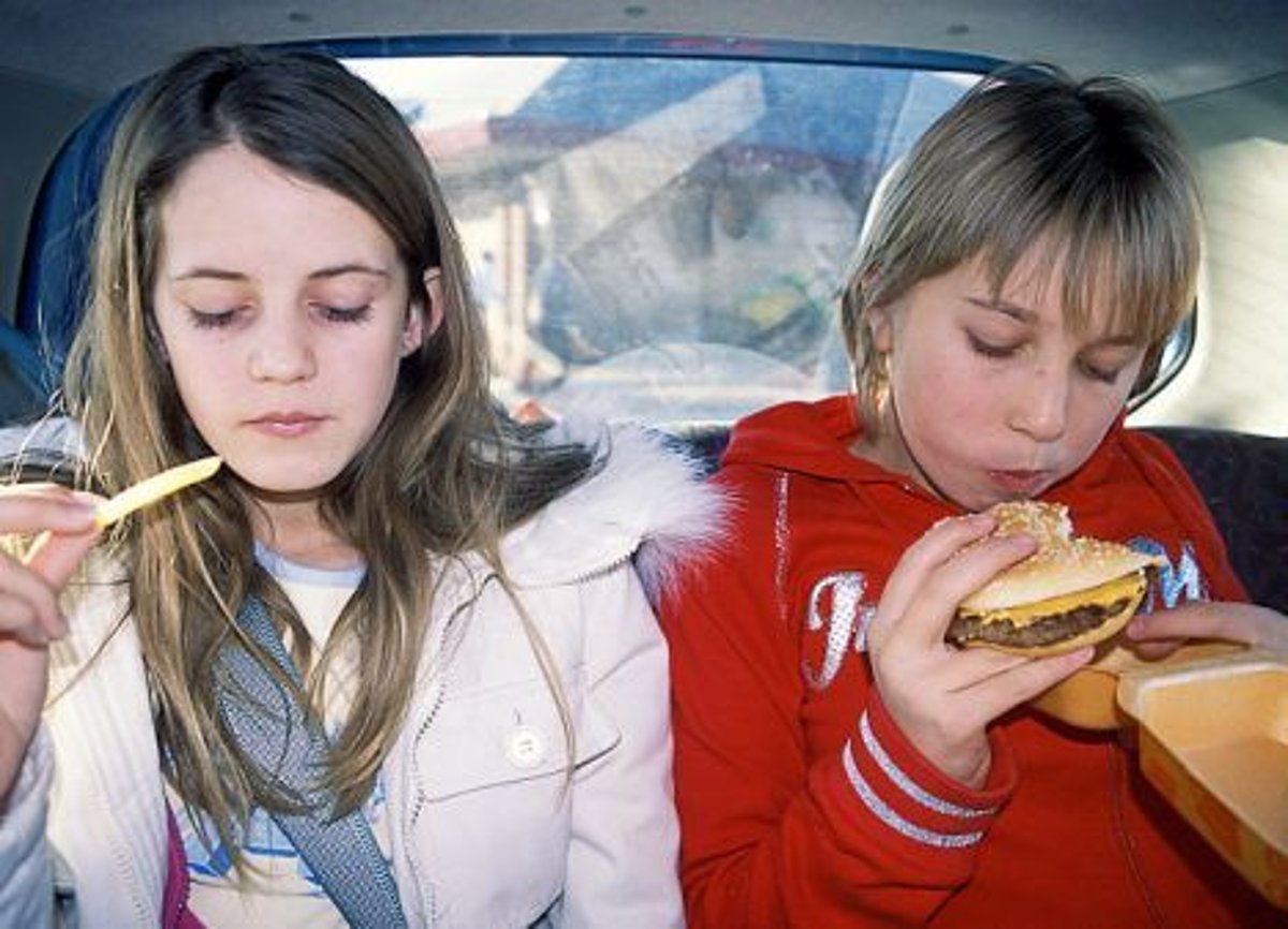 7 Things We Don’t Miss About Eating in the Car