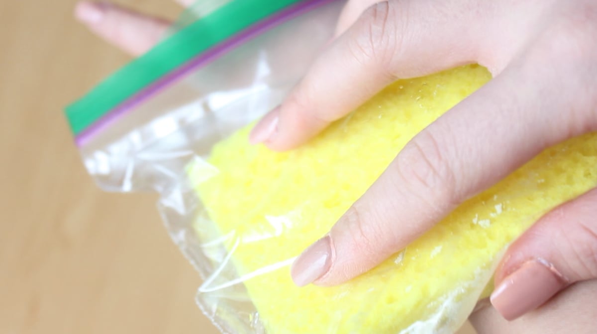 How to Make a DIY Ice Pack