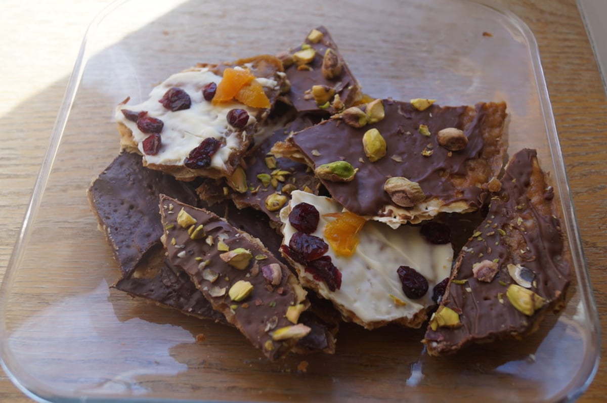This Matzah Crunch Is Perfect for Your Pesach Sweet Tooth