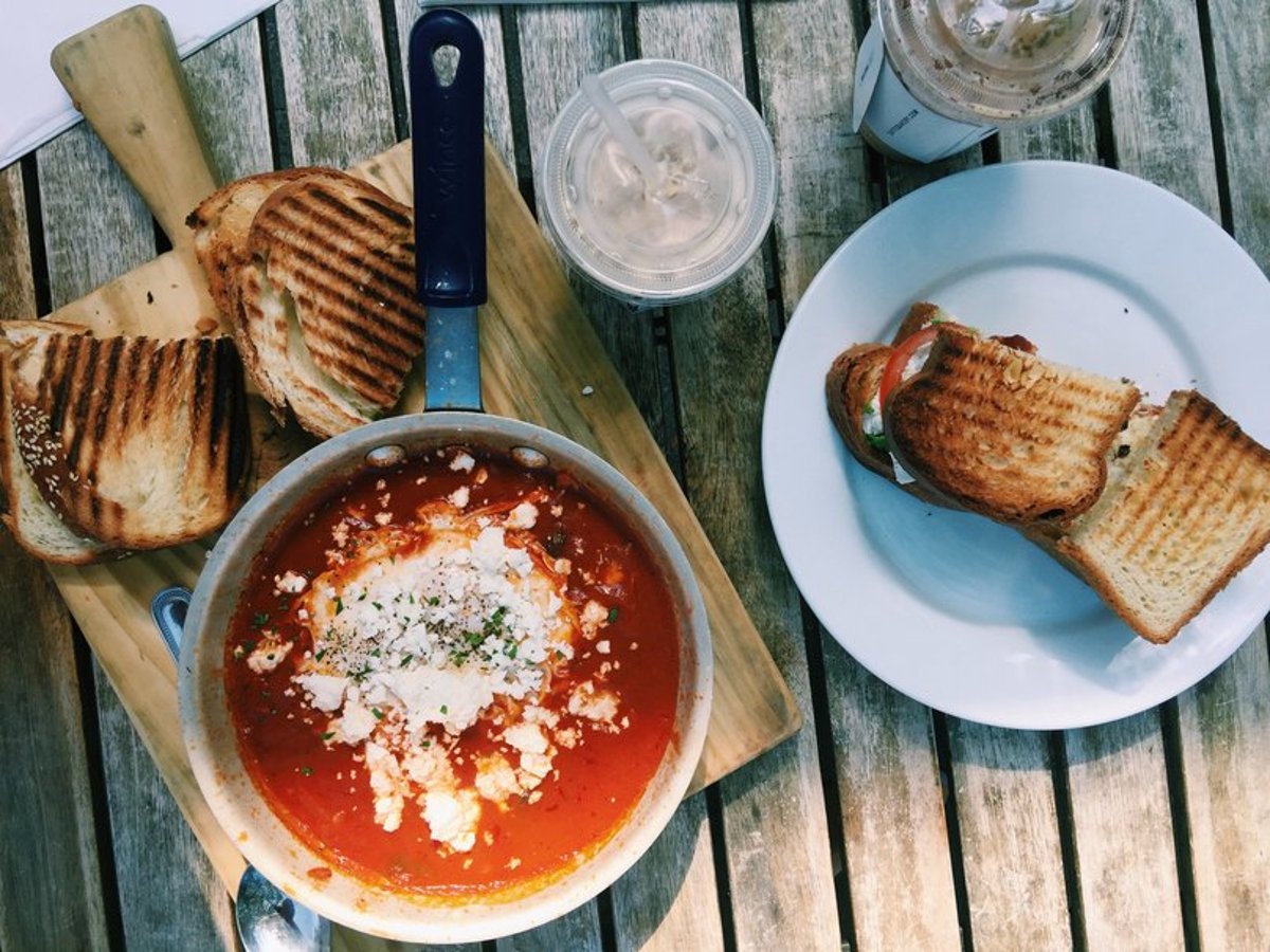 5 Ways Taking Pictures of Your Meal Enhances Your Dining Experience