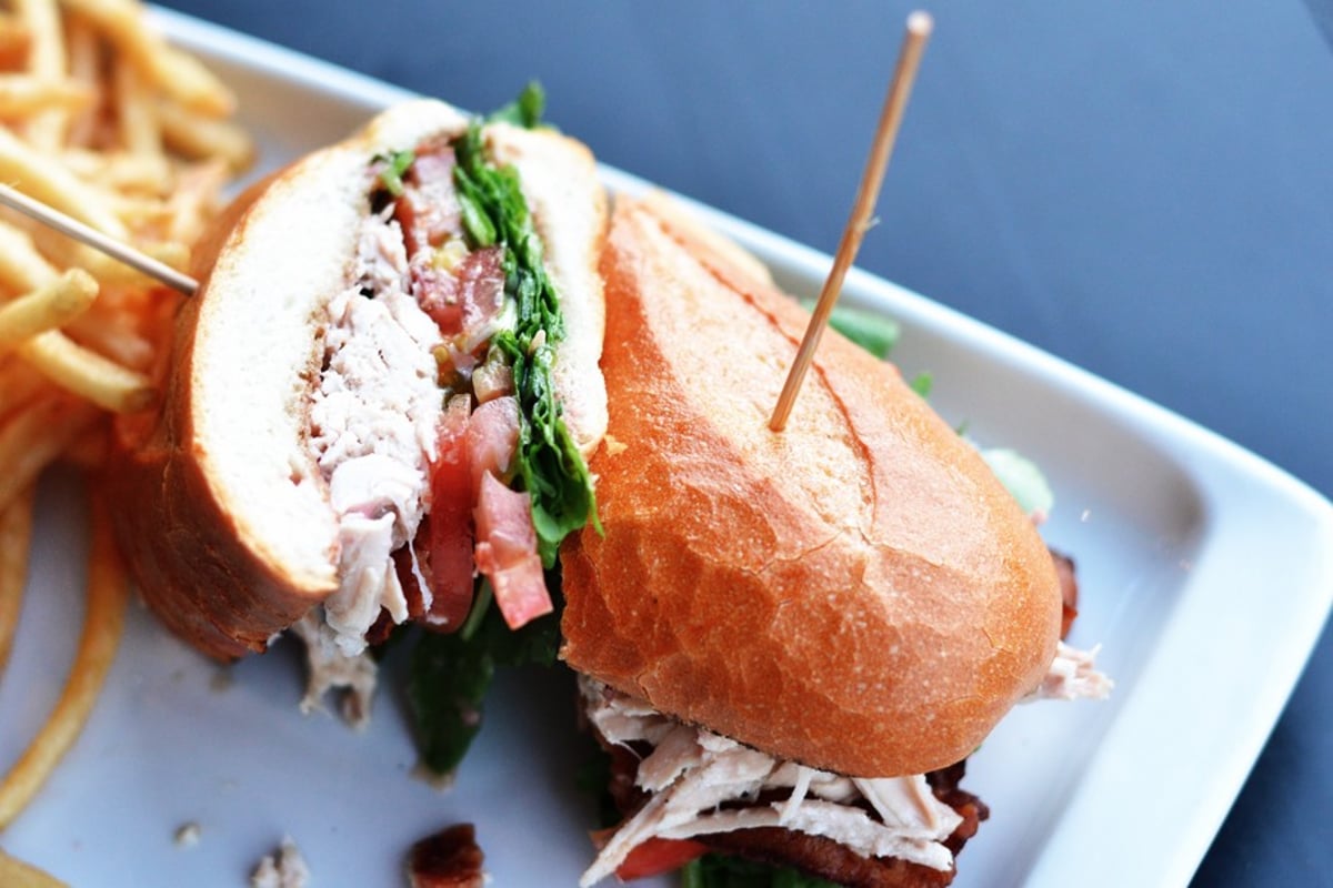 The Best Foods You Should Eat Before You Day Drink at USC