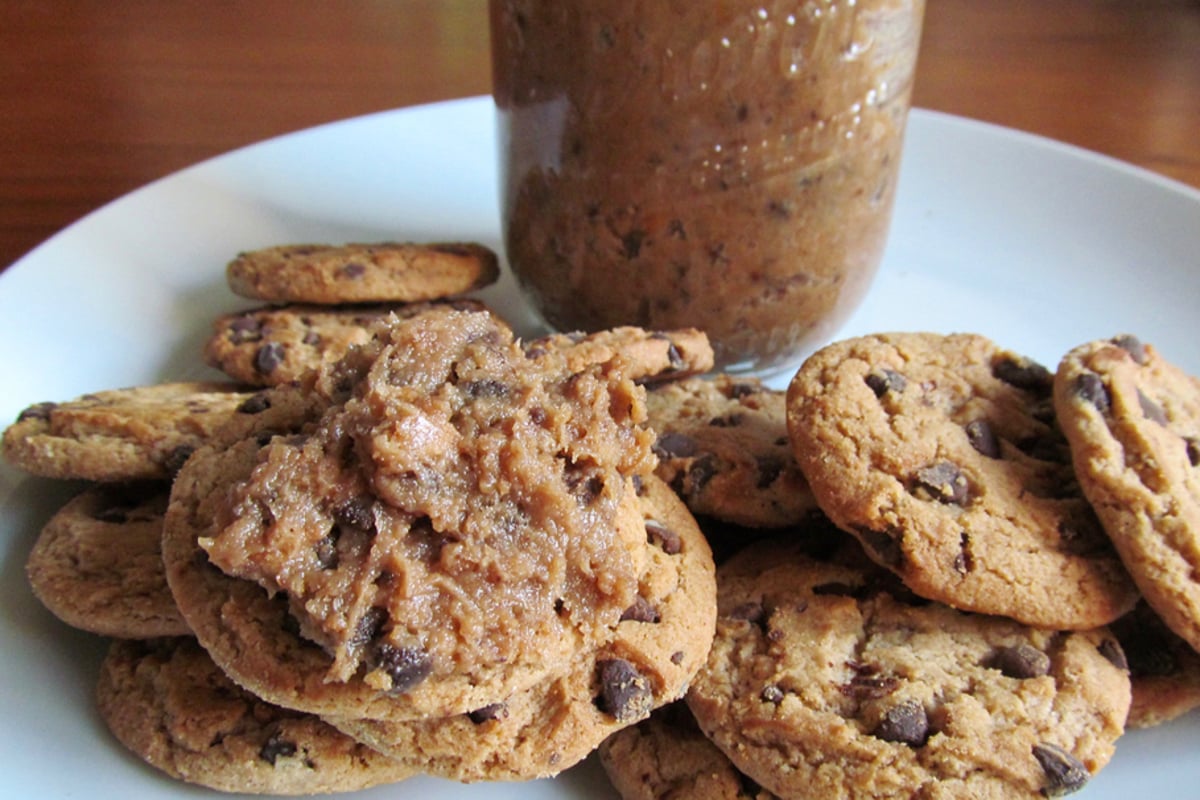 4-Ingredient Homemade Cookie Butter