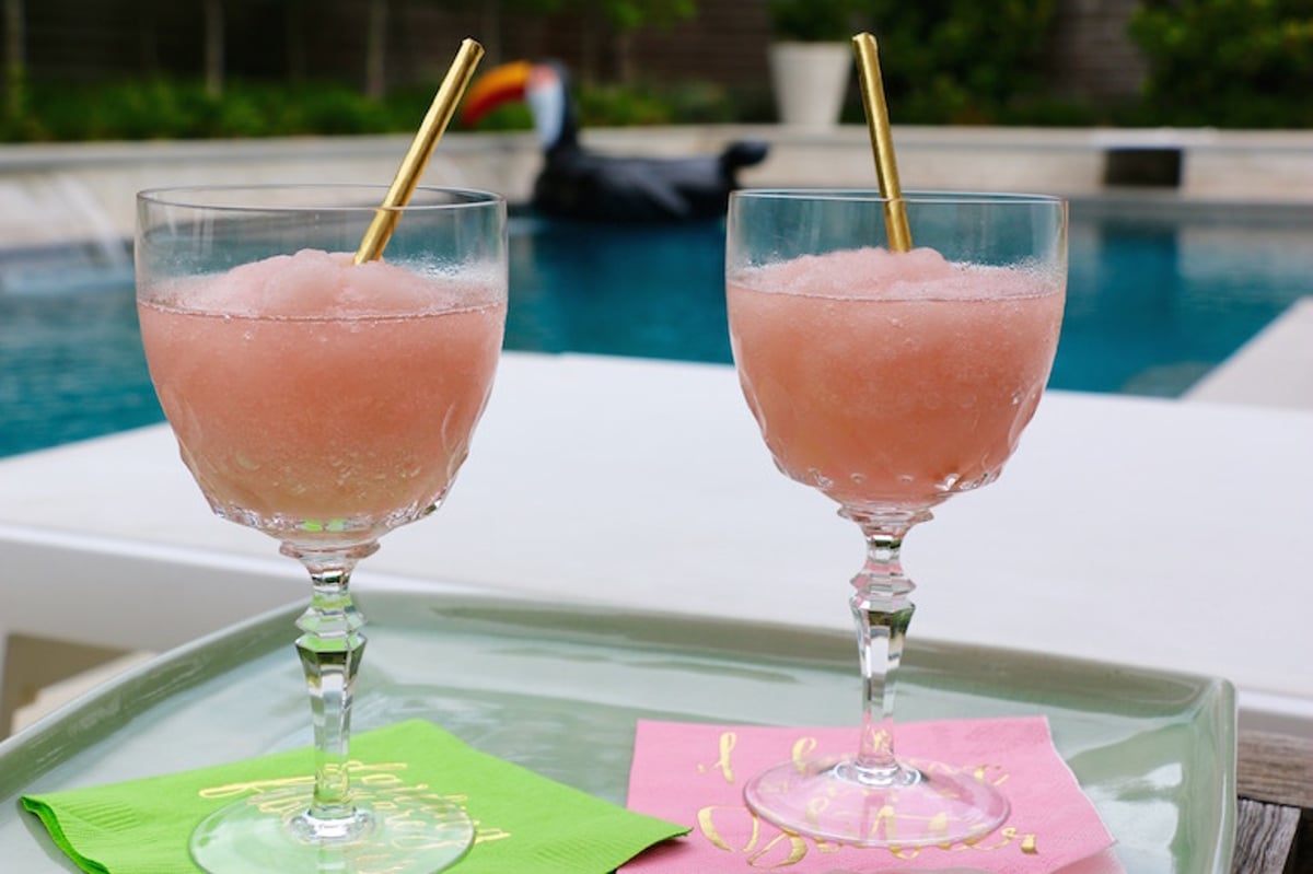 How to Make Frosé, the Signature Drink of Summer Sixteen