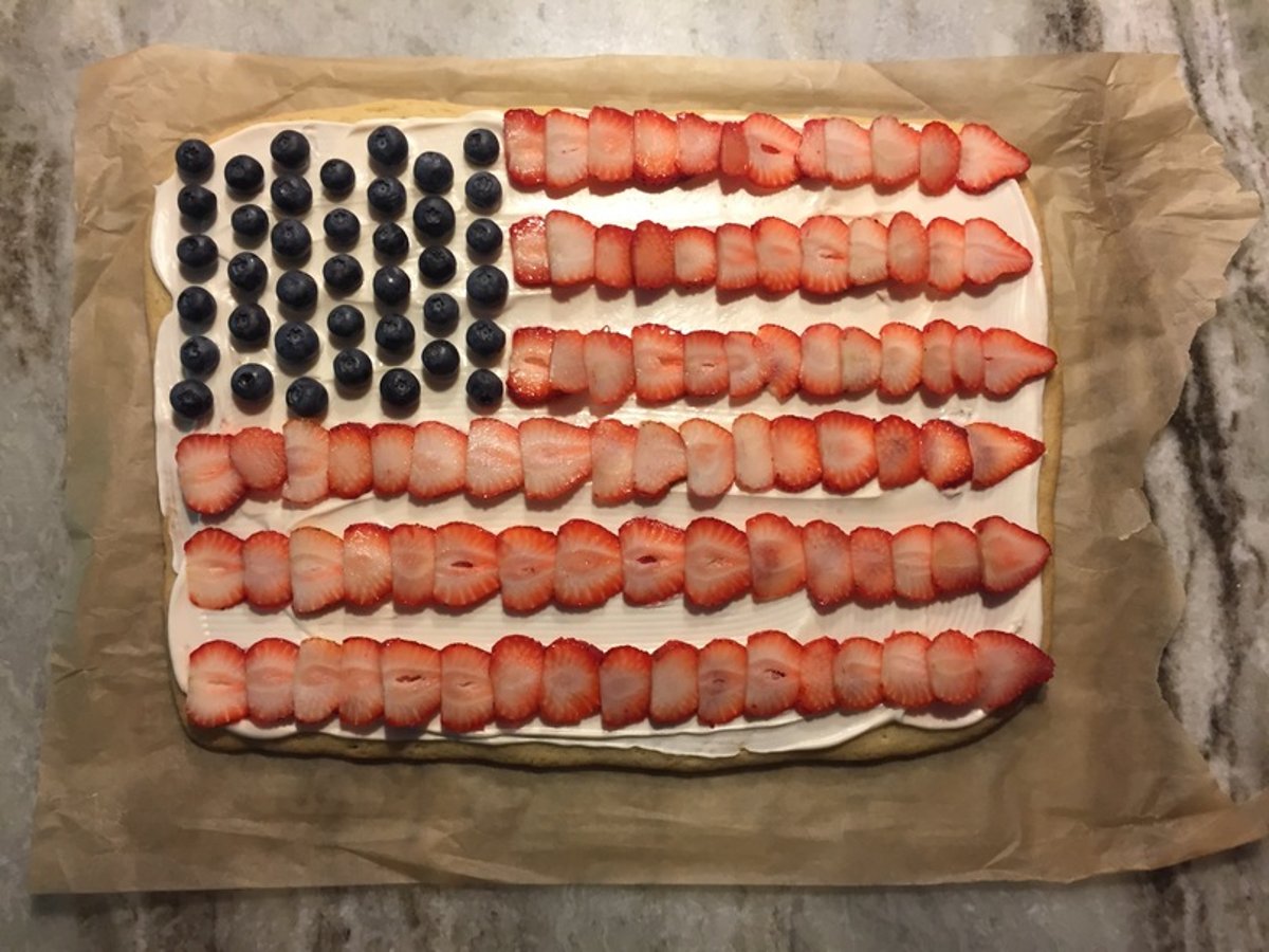 This 4-Ingredient Cookie-Cake is Patriotic AF