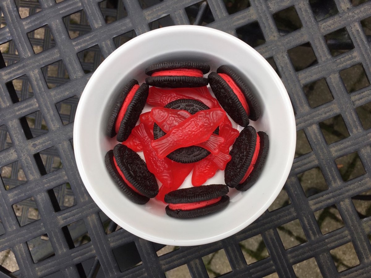 I Tried Swedish Fish Oreos So You Don’t Have To
