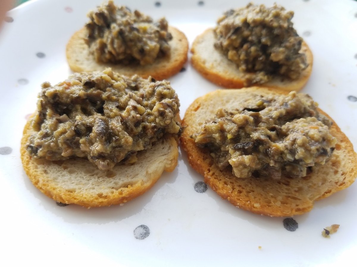 Easy Olive Tapenade Recipe You Can Make in 5 Minutes