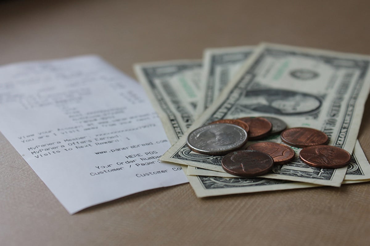 How and When You Should Tip, According to a Waitress