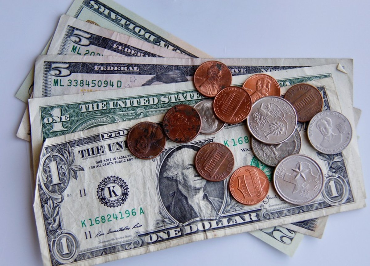 The Ultimate Guide to Tipping for Every Eating and Drinking Situation