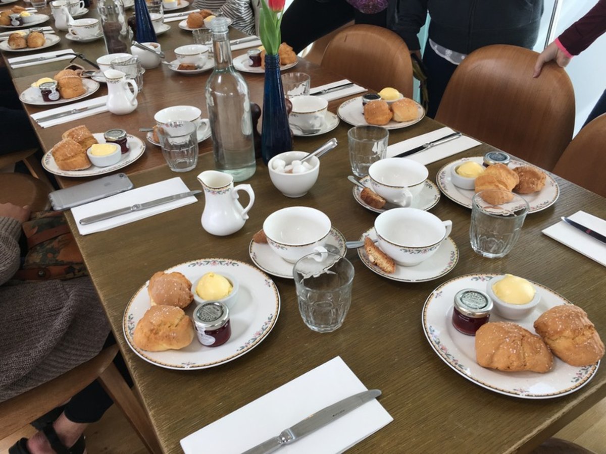 5 Quintessentially British Meals You Need to Eat if You're in the UK