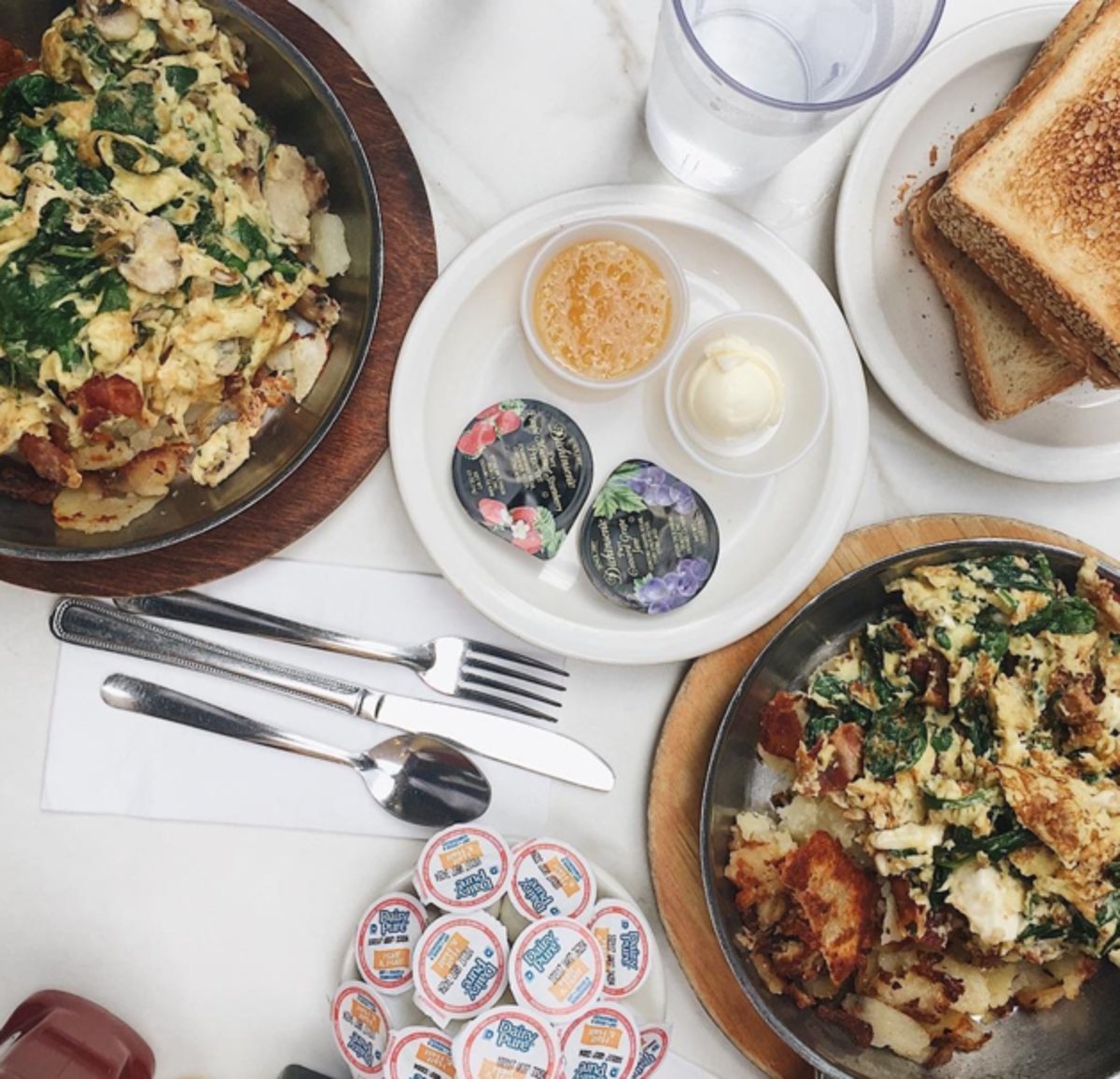 The 15 Best 24-Hour Restaurants Chicago Has to Offer