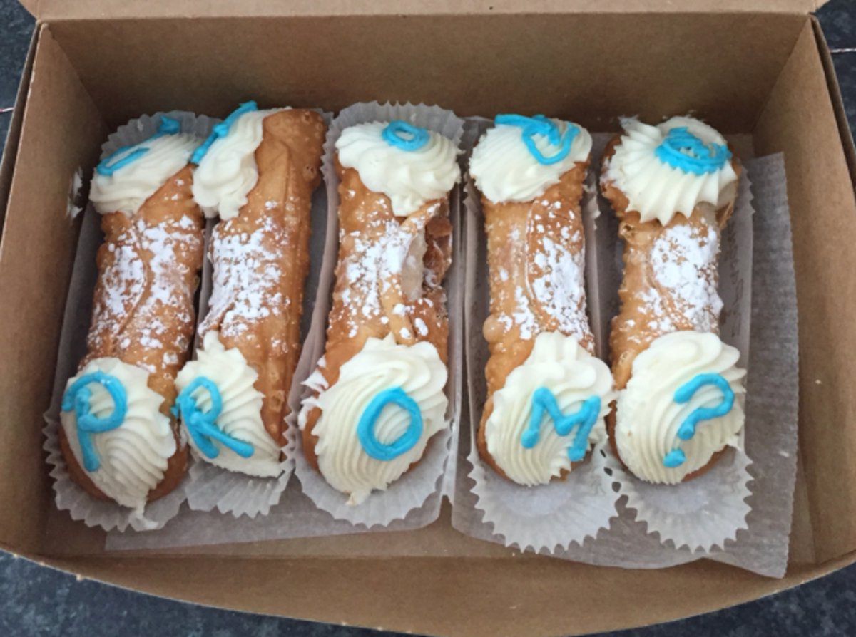 The 10 Best Food Related 'Promposals' That Will Guarantee You a Date to ...