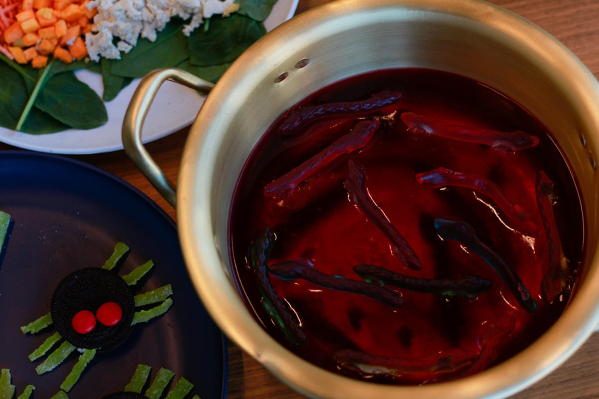 3 Cheap and Easy Snacks for a Wicked Halloween Party On a Budget