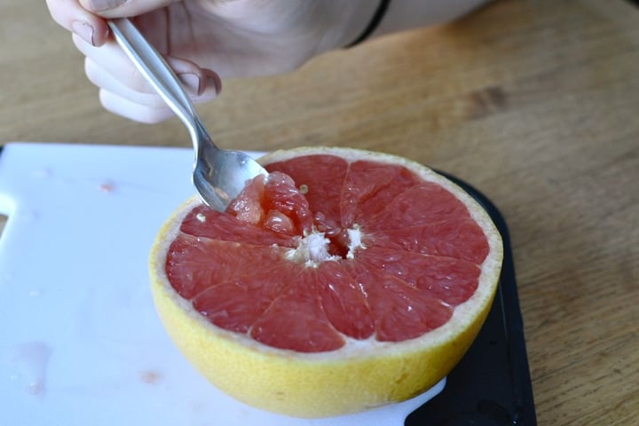 grape fruit cutting